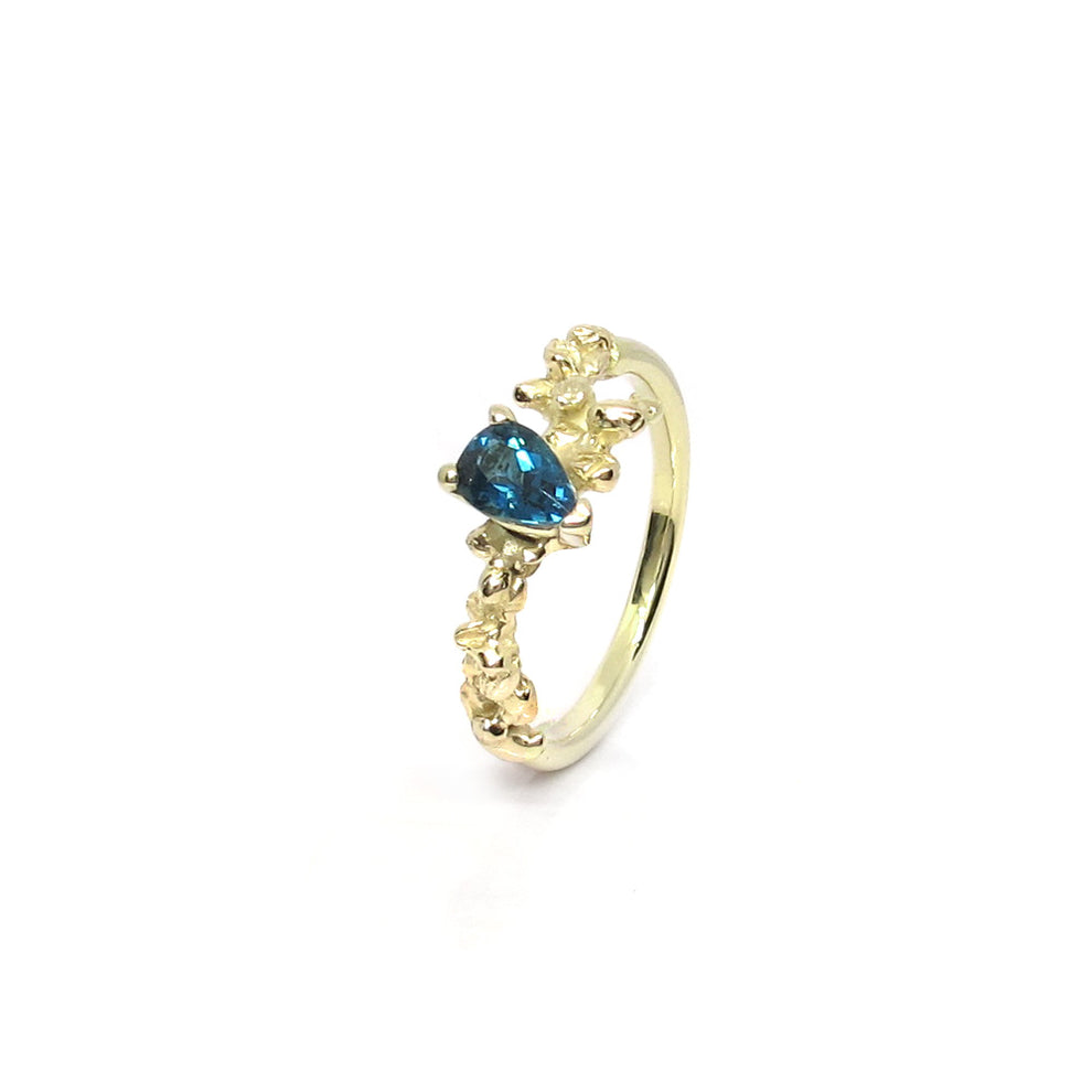 Gouden ring met blauwe toermalijn Dunes’ Kiss – Jasca Jewels